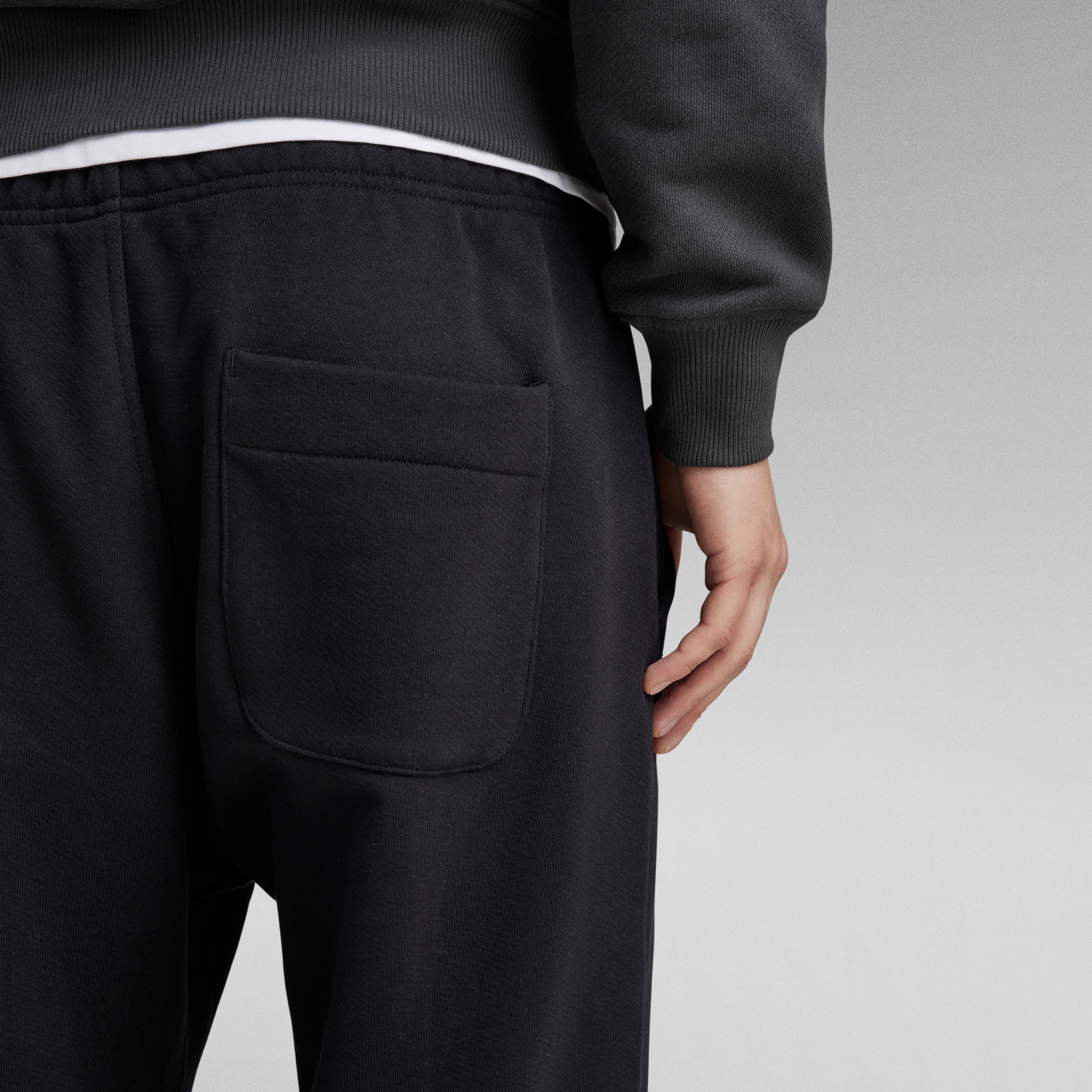 Unisex Essential Loose Tapered Sweat Pants | Black | G-Star RAW®